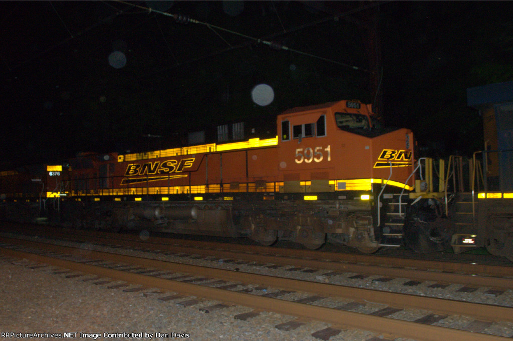 BNSF ES44AC 5951 trails a CSX ES40DC on K042-07